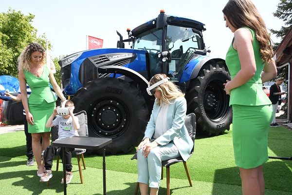 Delta Agrar predstavio najnoviji traktor na novosadskom Poljoprivrednom ...